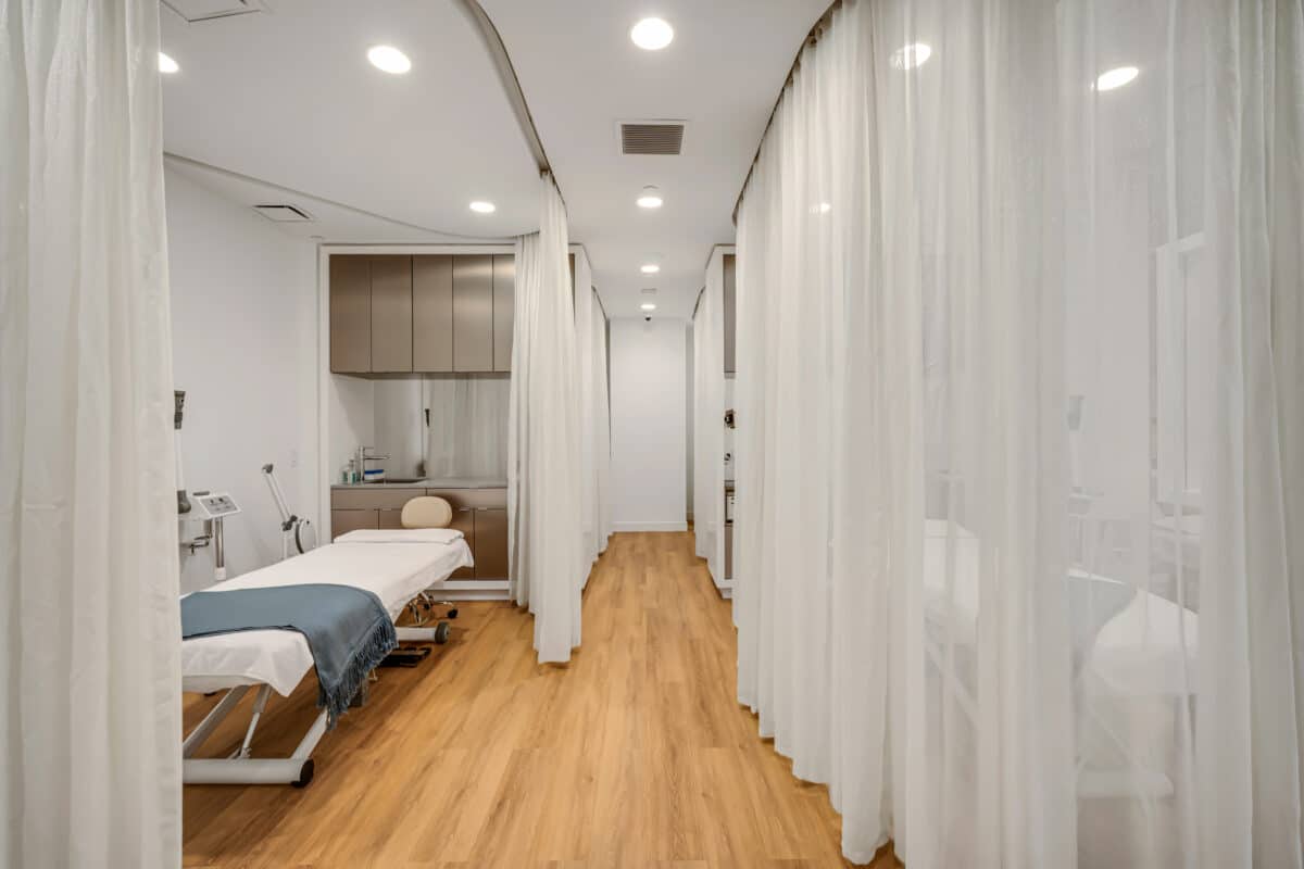 Facial Treatments in Miami | Coral Gables | Silver Mirror Facial Bar Facial Treatments in Miami | Coral Gables | Silver Mirror Facial Bar